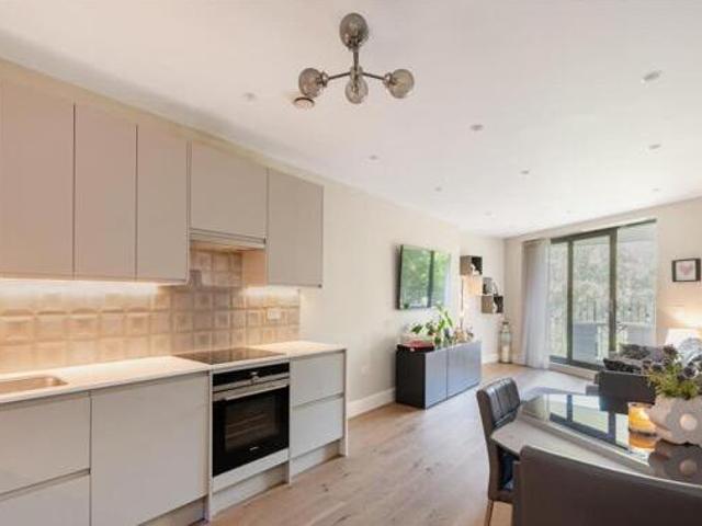 Kilburn High Road, London, 1 Bedroom Flat