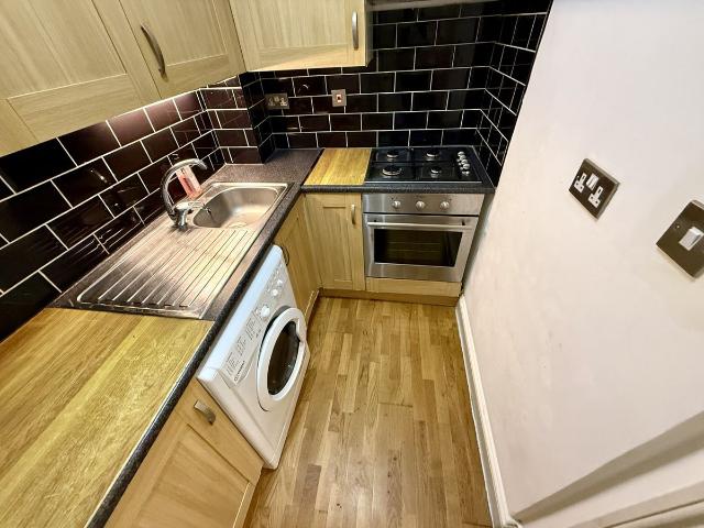 Kilburn High Road, London NW6, 1 bed flat to rent, £1,517 pcm | PrimeLocation