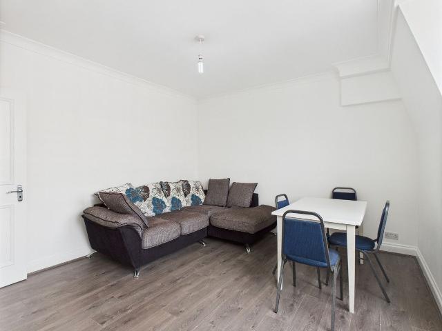Kilburn High Road, London NW6, 5 bed flat to rent, £4,250 pcm | PrimeLocation