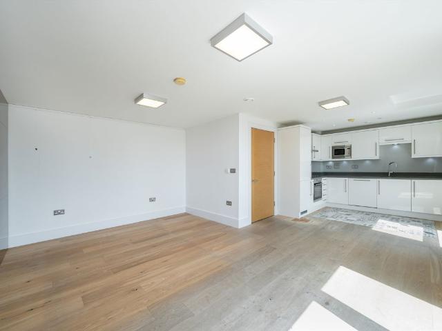 Kilburn Park Road, Kilburn Park NW6, 3 bed flat to rent, £4,983 pcm | PrimeLocation