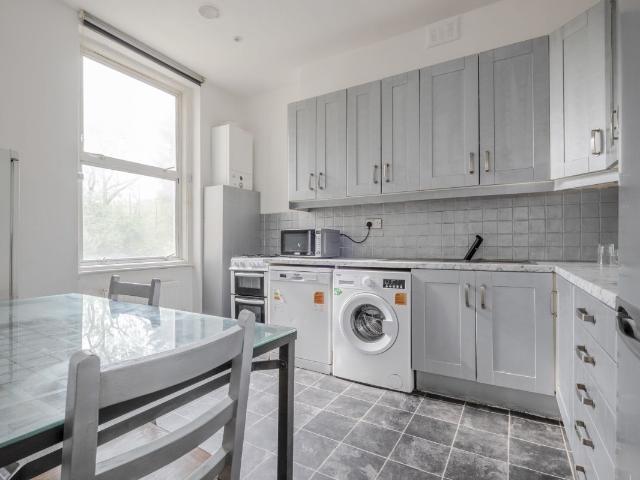 Kilburn Park Road, London NW6, 3 bed flat to rent, £3,250 pcm | PrimeLocation