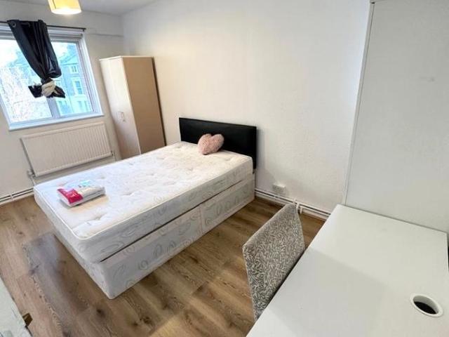 Kilburn Priory, London NW6, Room to rent, £1,050 pcm | PrimeLocation