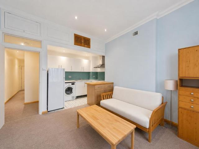 Kildare Gardens London W2 1 bed flat to rent £2,400 pcm £554 pw