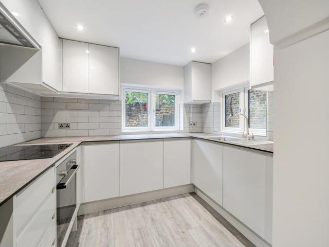 Kildare Gardens, Notting Hill, W2 1 bed apartment to rent £3,000 pcm £692 pw