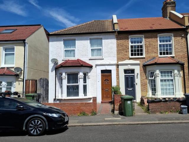 Killearn Road, SE6 1BS 4 bed terraced house to rent £2,800 pcm £646 pw