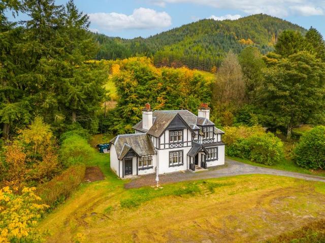 Killiekrankie Road, Faskally. 5 bed detached house to rent £1,550 pcm £358 pw