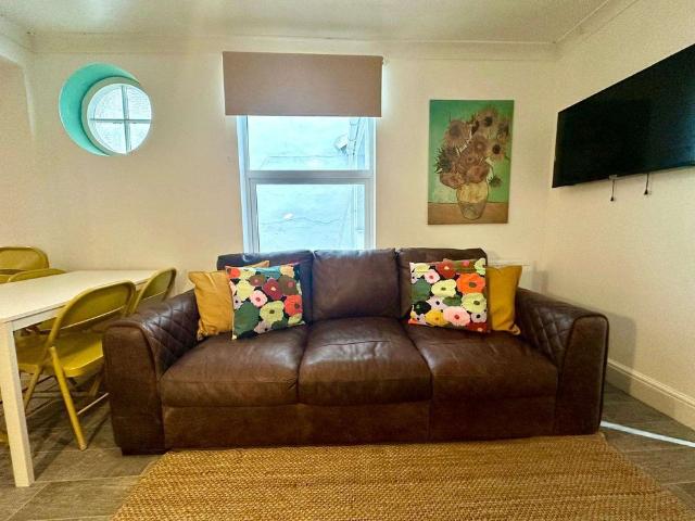 Killigrew Street Room 5