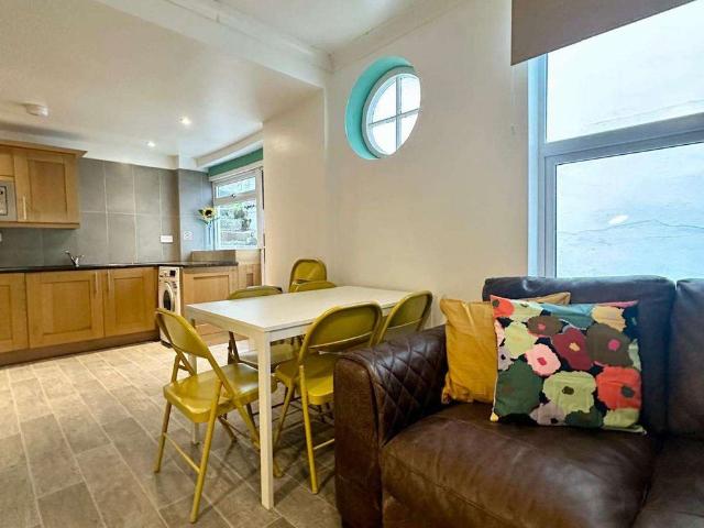 Killigrew Street Room 6