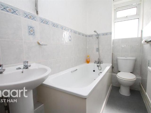 Killip Close Canning Town E16 1 bed flat to rent £1,600 pcm £369 pw
