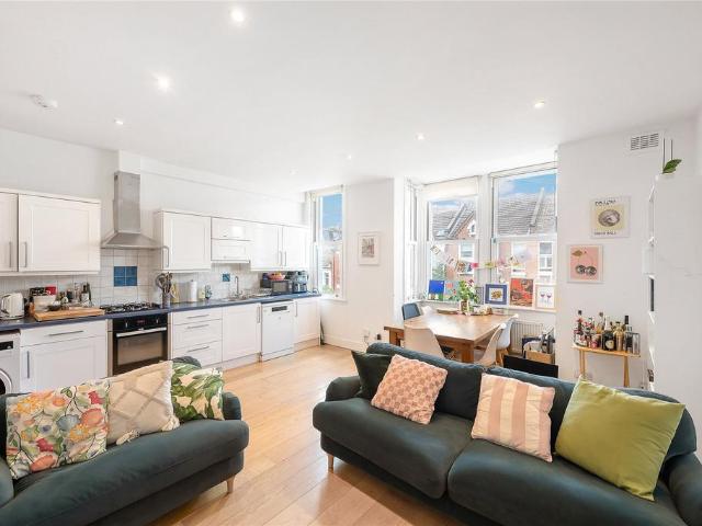Killyon Road, London, SW8 2 bed flat to rent £2,550 pcm £588 pw