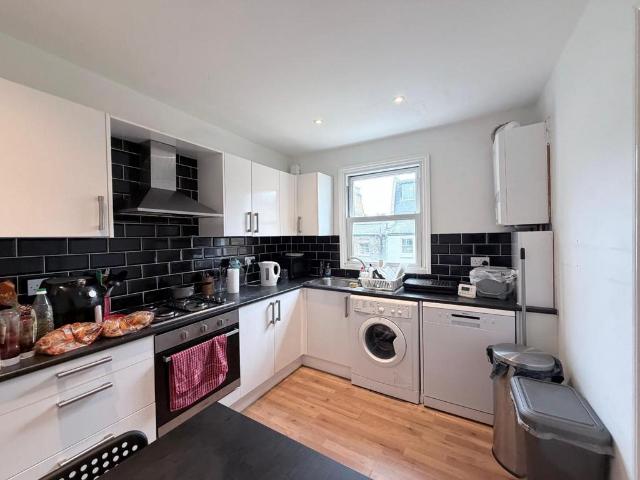 Kilmaine Road, London 2 bed flat to rent £2,950 pcm £681 pw