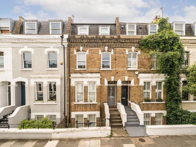 Kilmaine Road, London SW6 3 bed flat to rent £2,950 pcm £681 pw