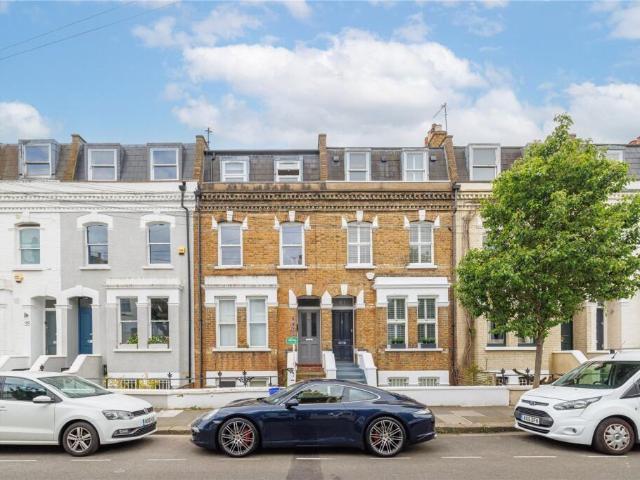 Kilmaine Road London SW6 2 bed flat to rent £2,950 pcm £681 pw
