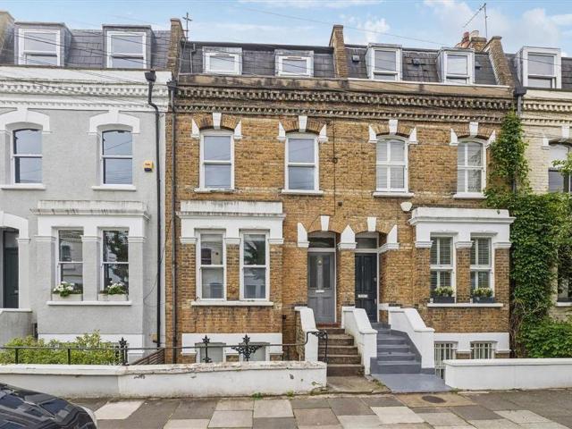 Kilmaine Road, London SW6 2 bed flat to rent £3,000 pcm £692 pw