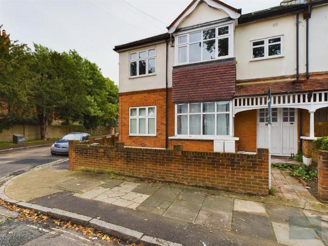 Kilmorey Gardens, St Margarets Studio to rent £1,175 pcm £271 pw