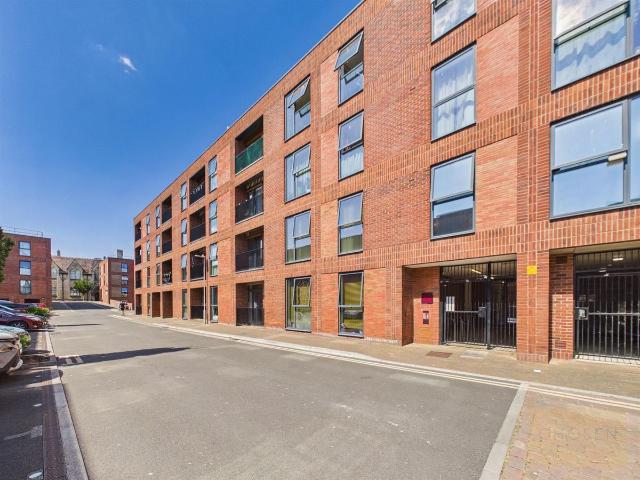 Kiln Close, Gloucester GL1, 1 bed flat to rent, £900 pcm | PrimeLocation