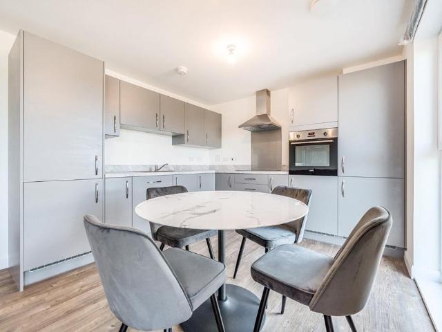 Kilpatrick Grove, Edinburgh, EH6 2 bed flat to rent £1,600 pcm £369 pw