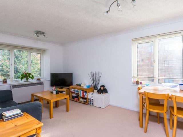 Kipling Drive, SW19, Colliers Wood. 2 bed flat to rent £2,150 pcm £496 pw