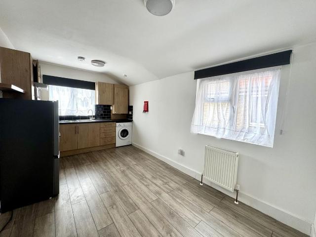 Kirton Road, Upton Park E13, 1 bed flat to rent, £1,800 pcm | PrimeLocation