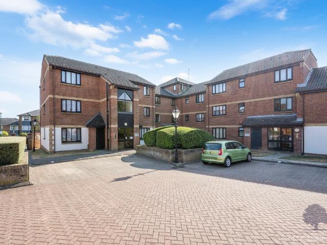 Kirk Rise, Sutton SM1, 2 bed flat to rent, £1,750 pcm | PrimeLocation
