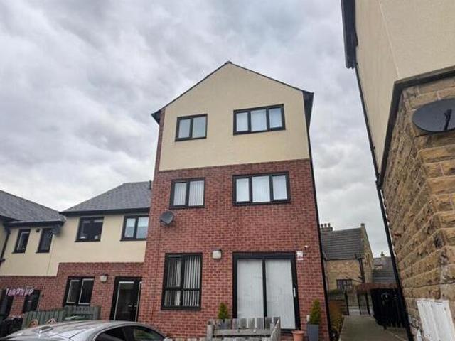 Kirkgate, Birstall, 4 Bedroom House