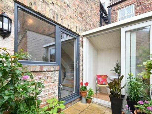 Kirkgate, Ripon, 2 Bedroom Town