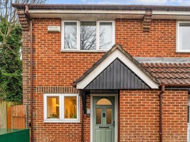 Kirkdale, London, 2 Bedroom End
