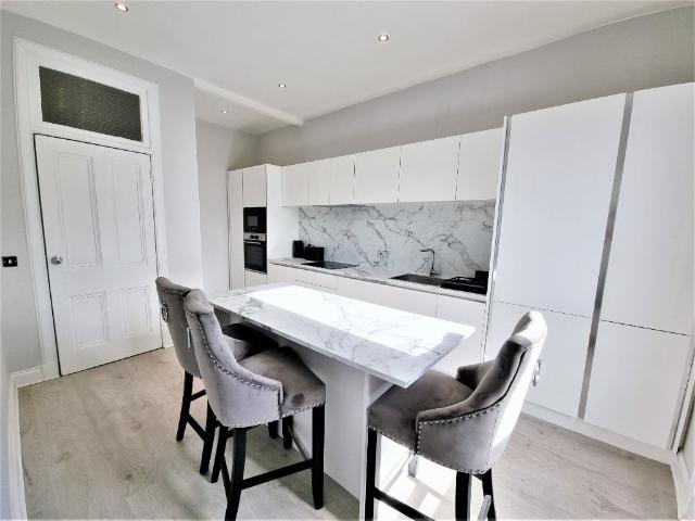 Kirkintilloch Road, Bishopbriggs, Glasgow, G64