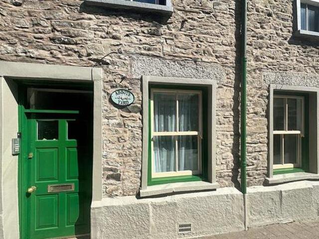 Kirkland, Abbots Yard, 2 Bedroom Flat