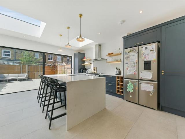 Kirkley Road, Wimbledon SW19 4 bed house to rent £4,750 pcm £1,096 pw