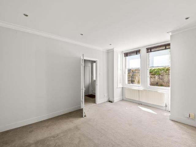 Kirkside Road, London SE3 1 bed apartment to rent £1,550 pcm £358 pw