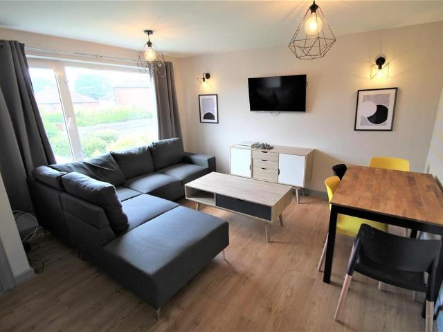 Kirkstall Hill, Burley, Leeds, LS4 2SY 4 bed semi detached house to rent £2,236 pcm £516 pw
