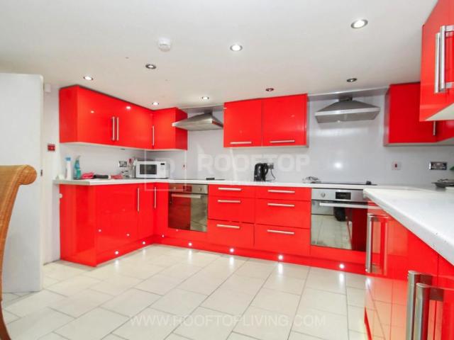 Kirkstall Lane, Leeds LS6 10 bed house to rent £4,767 pcm £1,100 pw