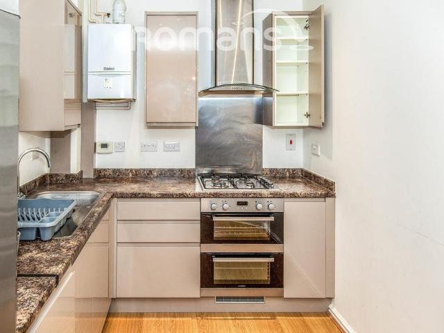 Kittiwake House, High Street, Slough. 1 bed flat to rent £1,000 pcm £231 pw