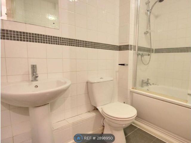Kittiwake House, Slough SL1, 2 bed flat to rent, £1,500 pcm | PrimeLocation