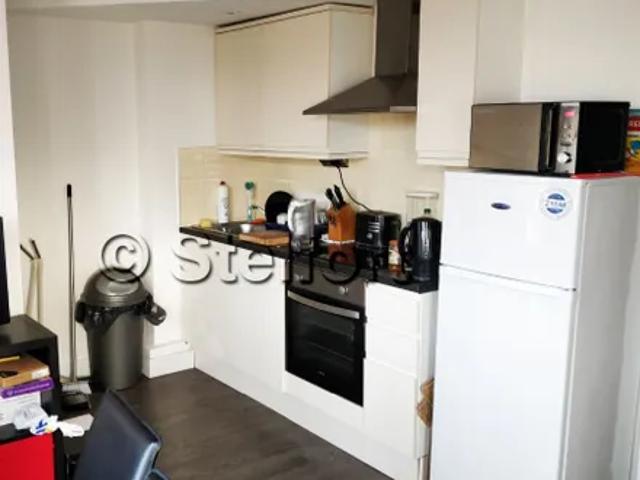 Kitchen specialists, 49 Mottingham Road, London, SE9 4QZ, United Kingdom | 2 bed apartment for rent #168151534 | Rentberry