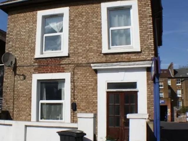 Kitchencraft & Kingston Bathrooms, 99 Brighton Road, London, KT6 5NF, United Kingdom | 5 bed house for rent #165437966 | Rentberry