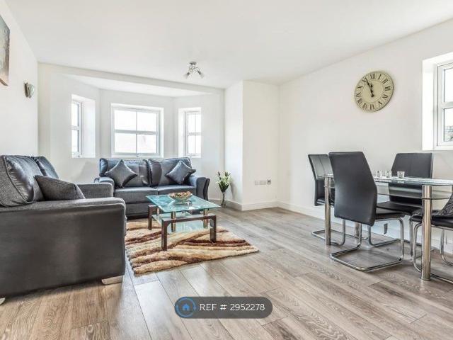 Kitchener House, High Wycombe HP11, 2 bed flat to rent, £1,500 pcm | PrimeLocation