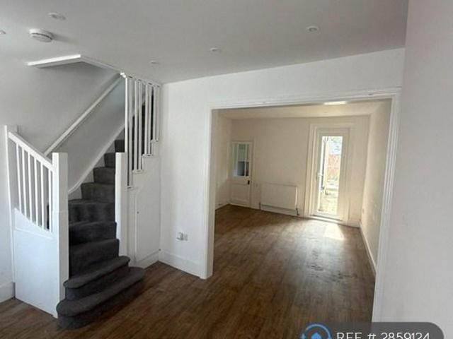 Kitchener Road, Rochester, ME2 3 bed terraced house to rent £1,390 pcm £321 pw