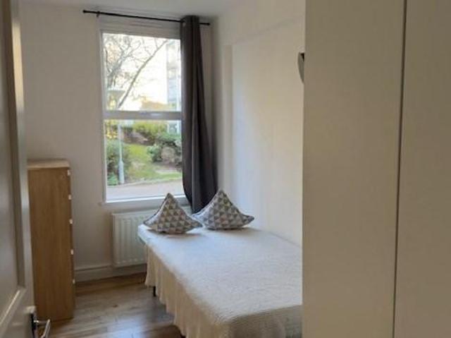 Kite House, London, SW11 1 bed in a flat share to rent £1,000 pcm £231 pw
