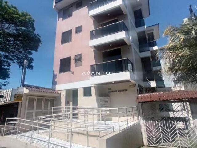 Kitnet com Banheiro Social, Cozinha e Sacada em Ótima Localização Central
