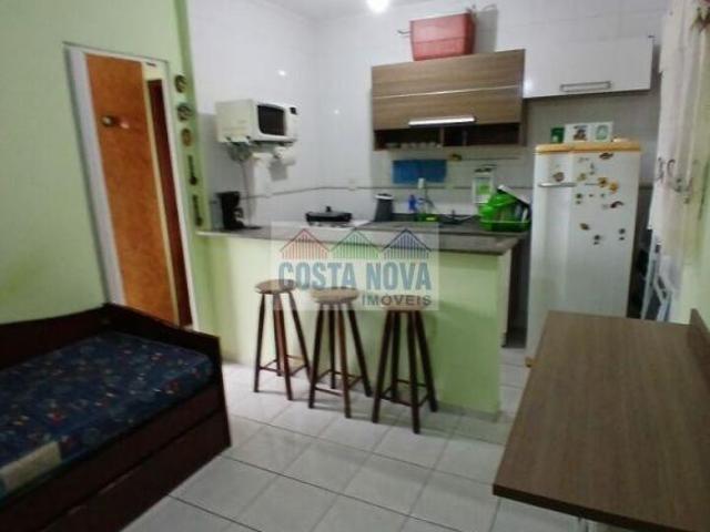 KITNET COM DIVISÓRIA BEM DISTRUBUÍDO NO CAIÇARA