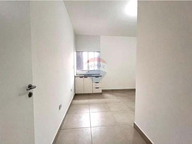 Kitnet com 16m² para locação na Vila Maria Baixa 1 dormitório, cozinha integrada e 1 banheiro