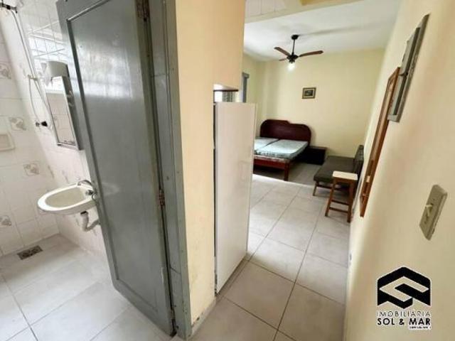 KITNET COM 27M², APENAS 300M DA PRAIA DA ENSEADA!