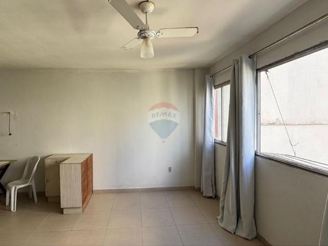 Kitnet Compacta e Estratégica na Reta da Penha – Ed. Galeria da Praia