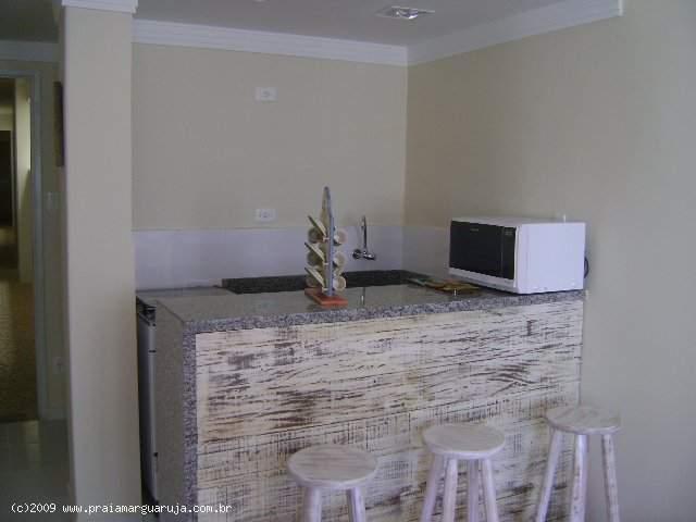 Kitnet a 70 mts da praia Guaruja
