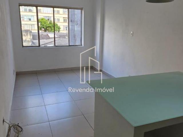 Kitnet à venda com 32m² no Centro de São Paulo Vista livre e muita luz natural!