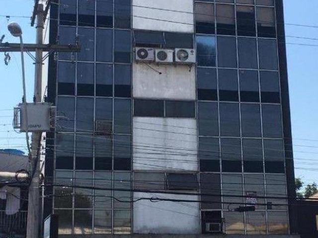 Kitnet amplo, com 47 m2, prédio com elevador, próximo do Zequinha