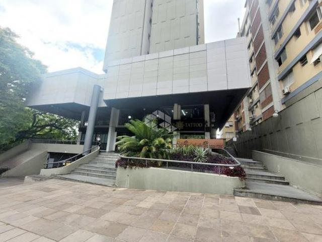 Kitnet em predio majestoso do centro de Porto Alegre
