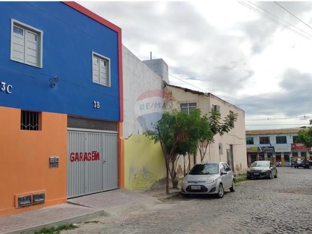 Kitnet Exclusiva na Rua Felipe Neri, com Garagem!